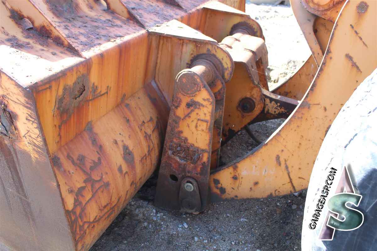 Bucket linkages - Heavy equipment parts