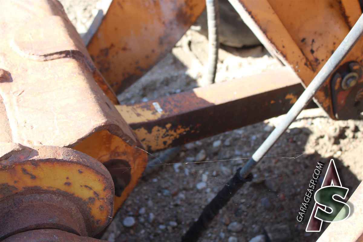 Bucket linkages - Heavy equipment parts