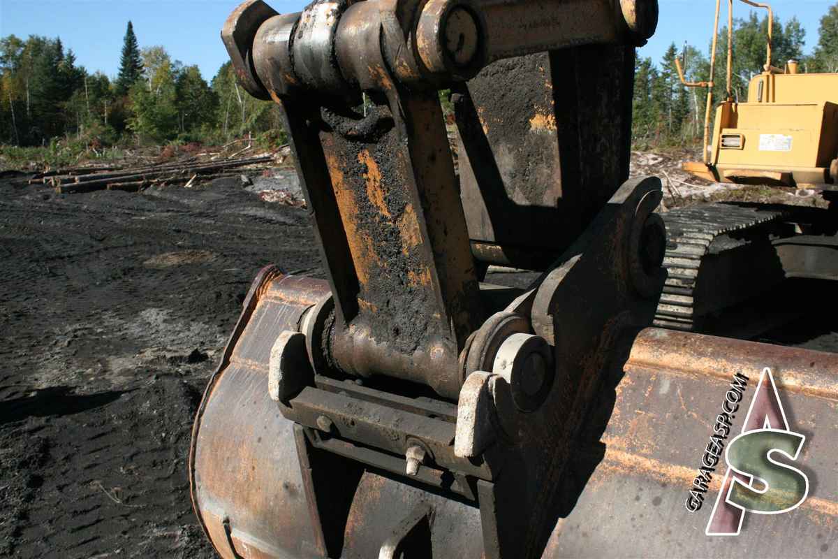 Bucket linkages - Heavy equipment parts