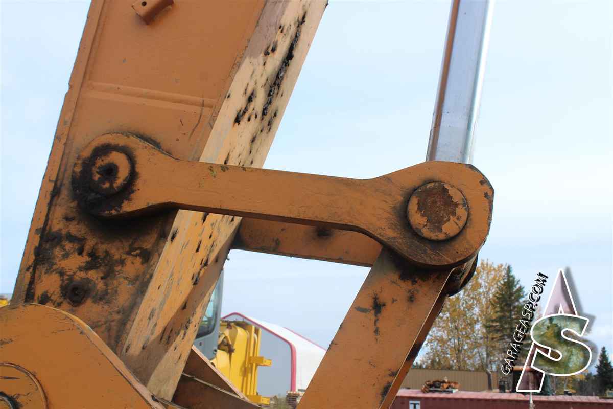 Bucket linkages - Heavy equipment parts