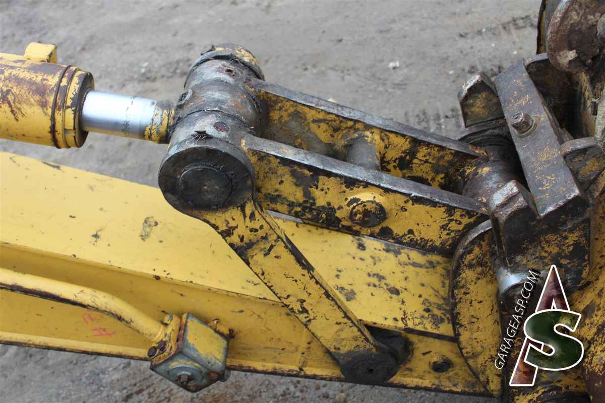 Bucket linkages - Heavy equipment parts