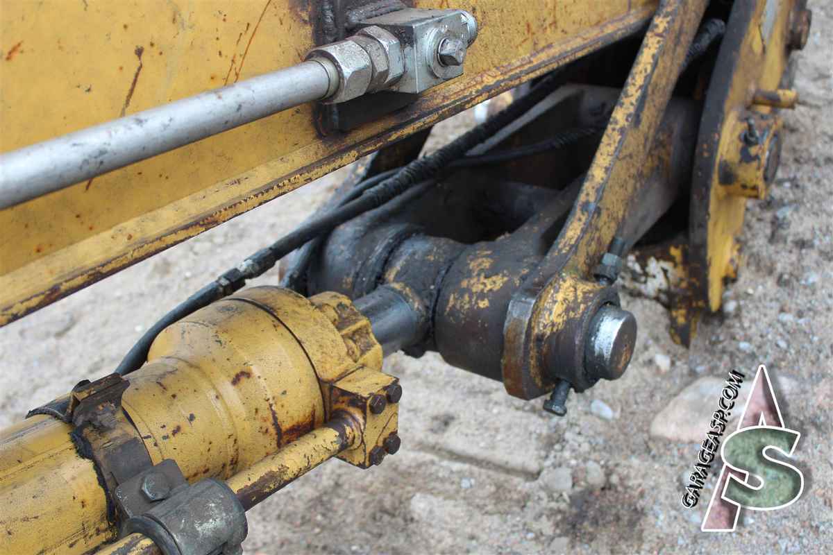 Bucket linkages - Heavy equipment parts
