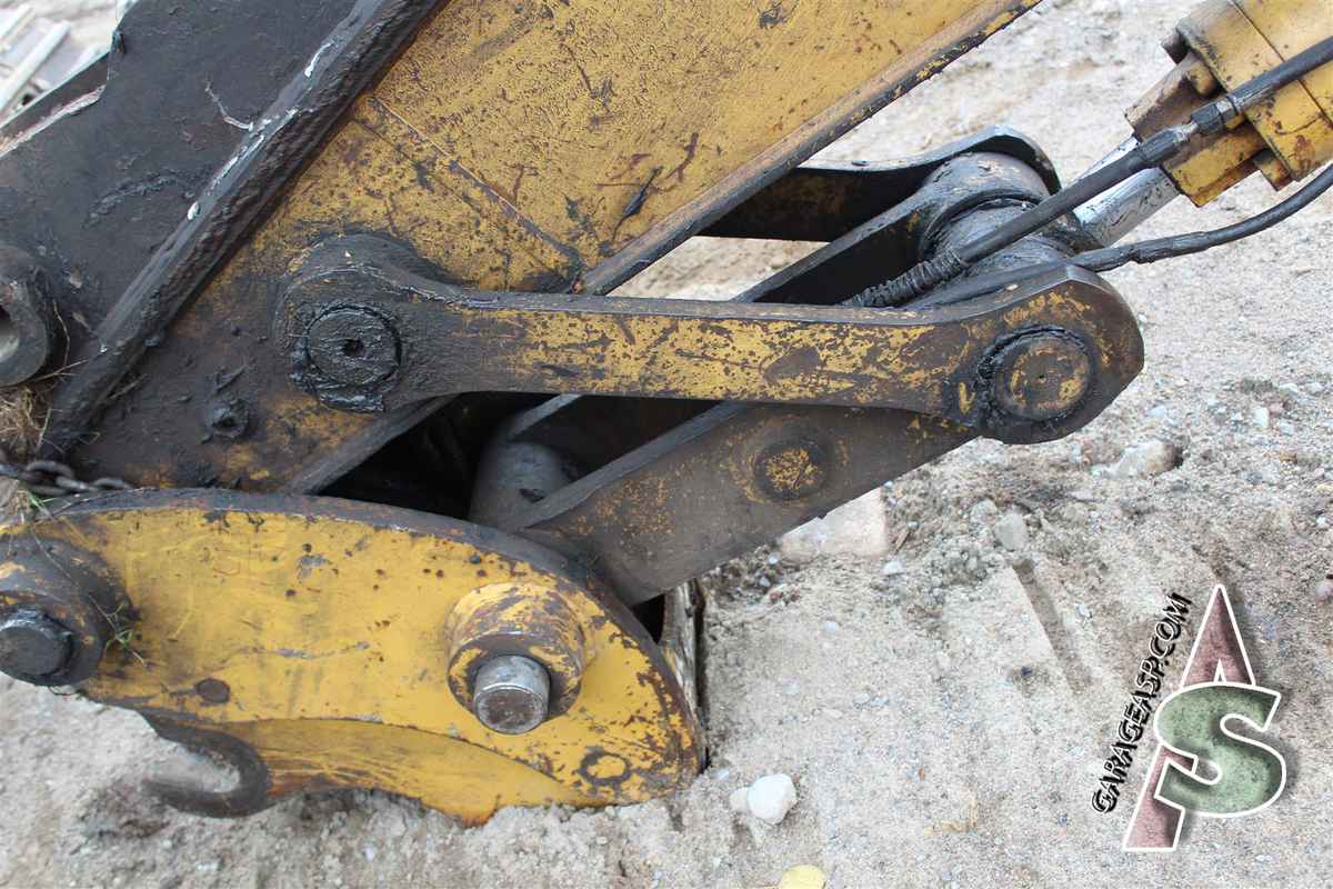 Bucket linkages - Heavy equipment parts