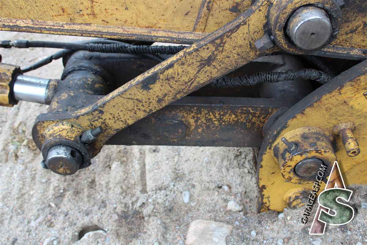 Bucket linkages - Heavy equipment parts