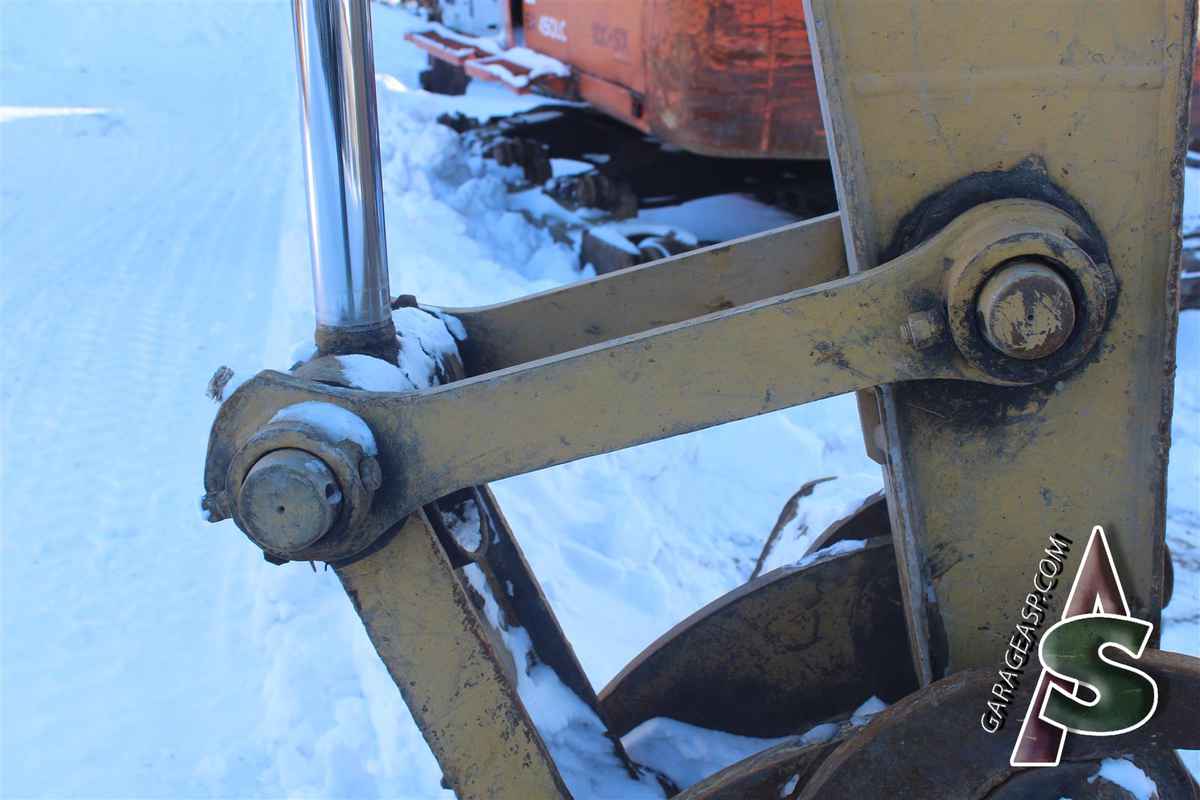 Bucket linkages - Heavy equipment parts