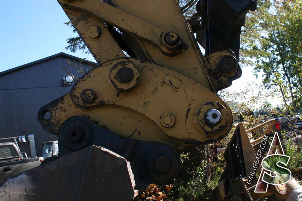 Bucket linkages - Heavy equipment parts