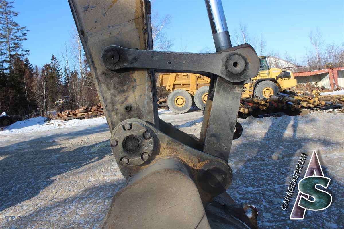 Bucket linkages - Heavy equipment parts