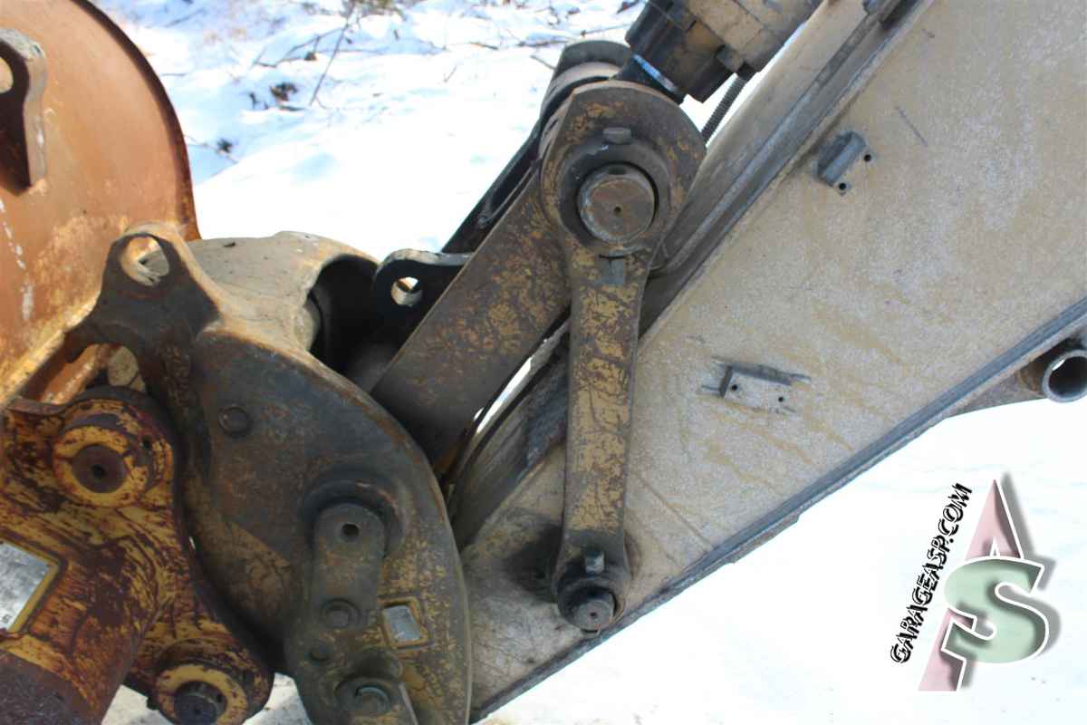 Bucket linkages - Heavy equipment parts