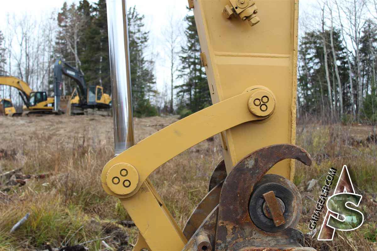 Bucket linkages - Heavy equipment parts