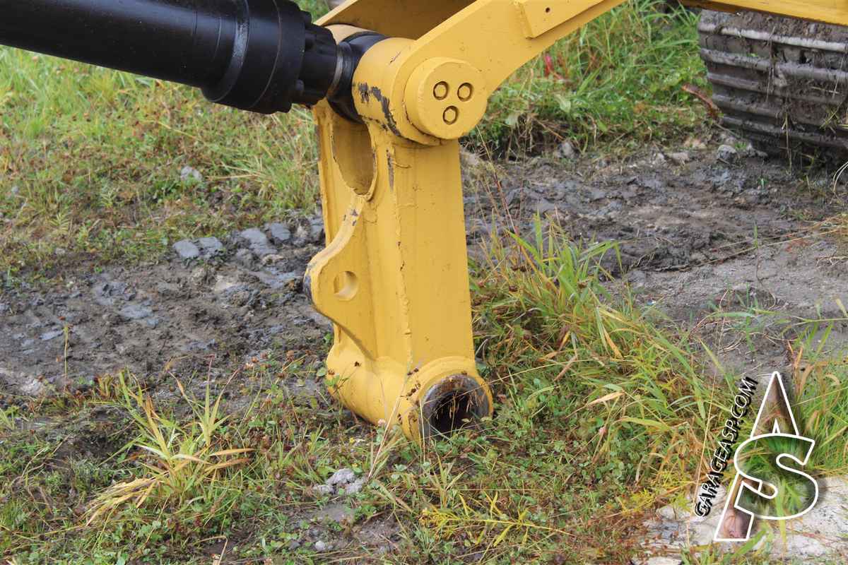 Bucket linkages - Heavy equipment parts