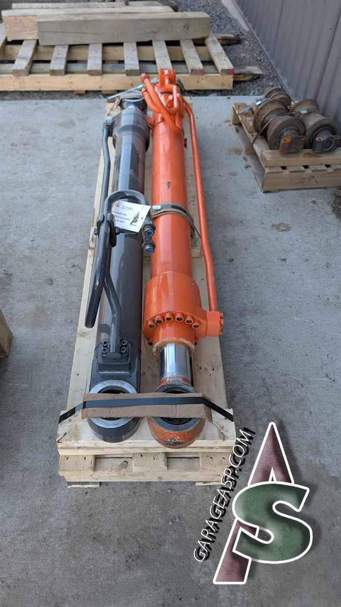 Boom cylinders - Heavy equipment parts