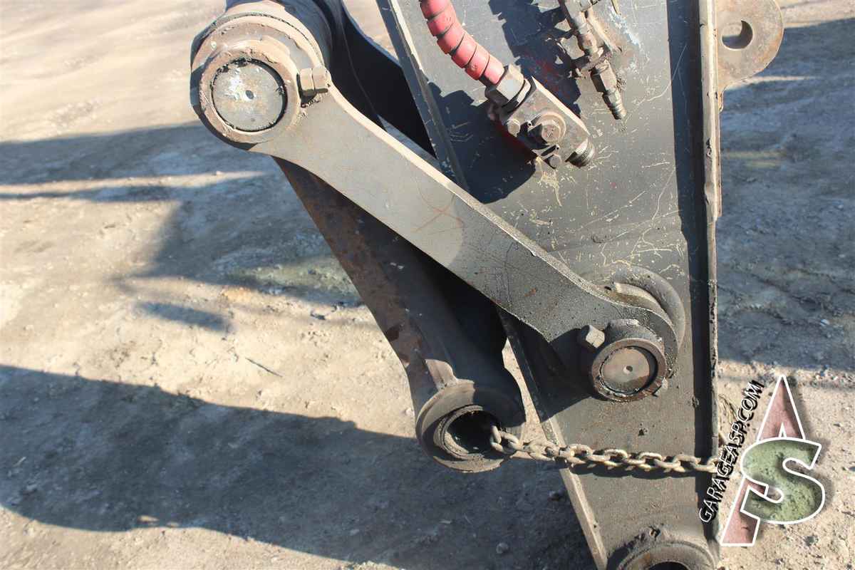 Bucket linkages - Heavy equipment parts