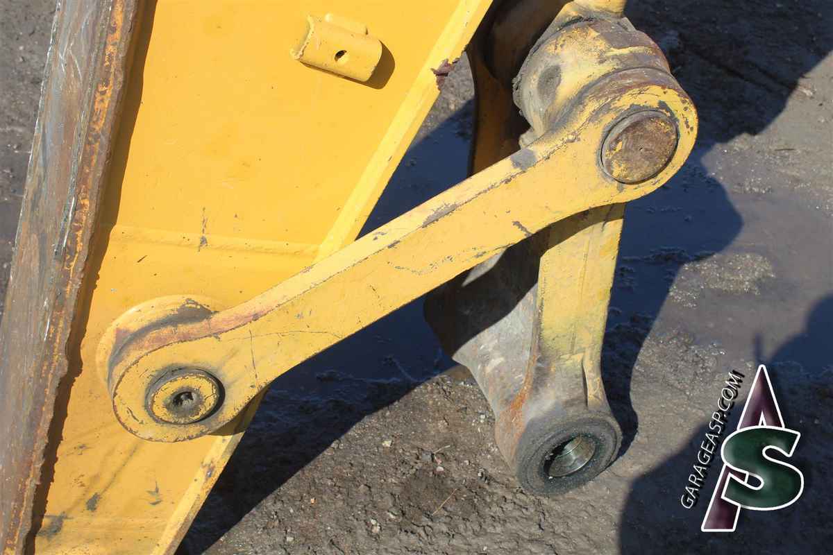 Bucket linkages - Heavy equipment parts