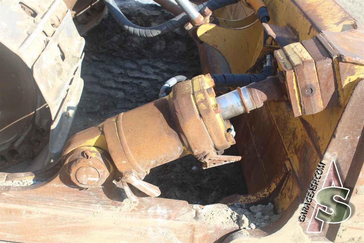Blade cylinders - Heavy equipment parts