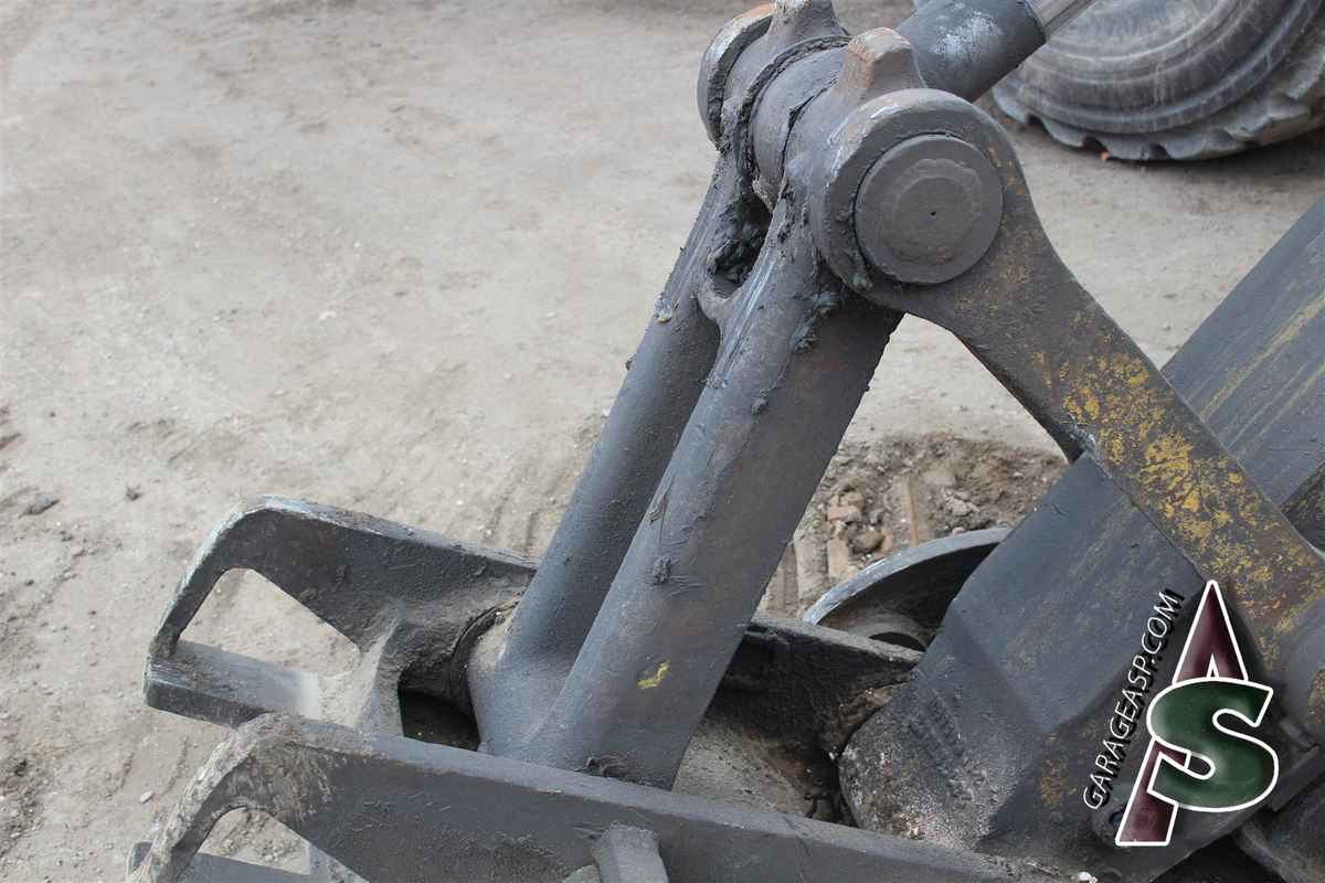 Bucket linkages - Heavy equipment parts