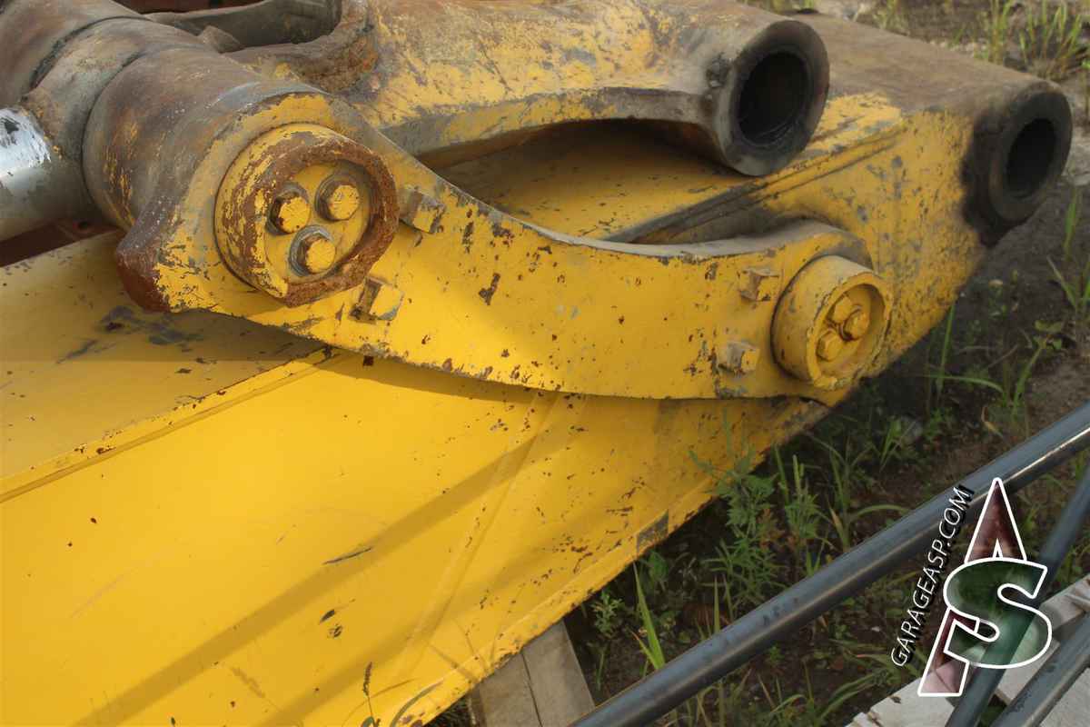 Bucket linkages - Heavy equipment parts