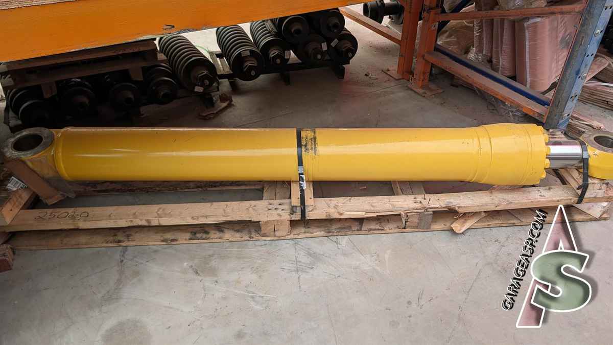 Bucket cylinders - Heavy equipment parts